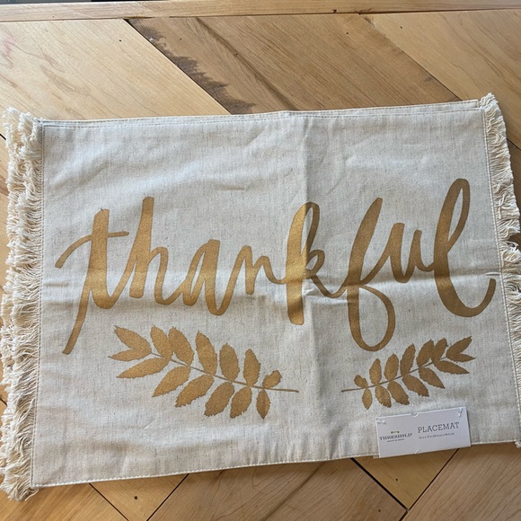 Threshold | Dining | Nwt Threshold Thanksgiving Thankful Placemat Gold ...